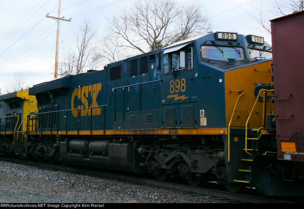 CSX 898